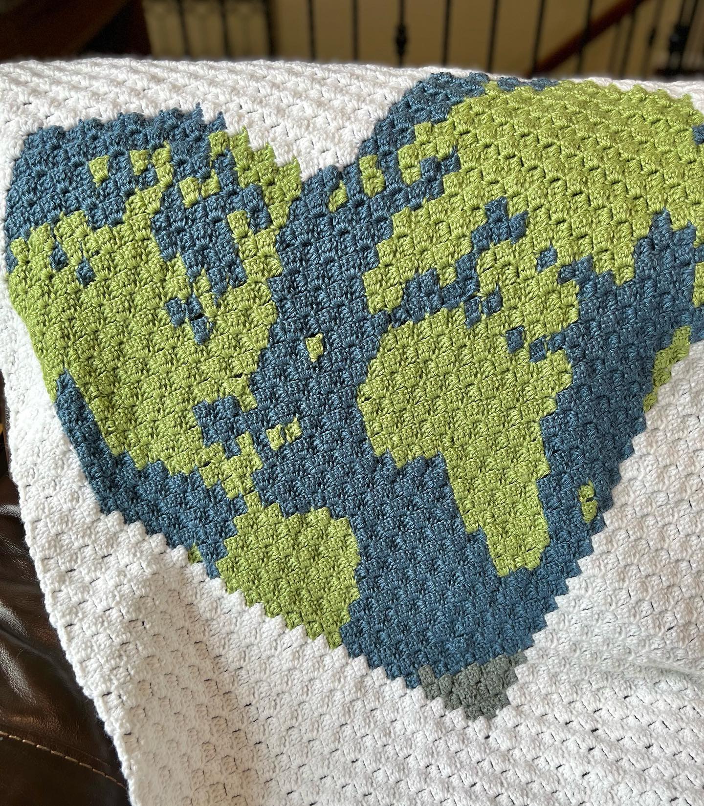 How to Crochet Perfectly Straight Edges - Traveling Hook Creative